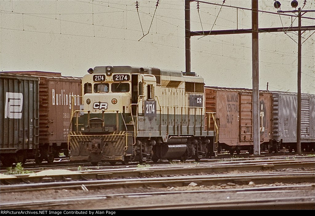 CR GP30 2174 works the yard